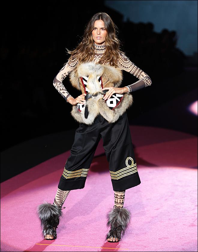 Photos: Wild styles at Paris fashion week | KBAK