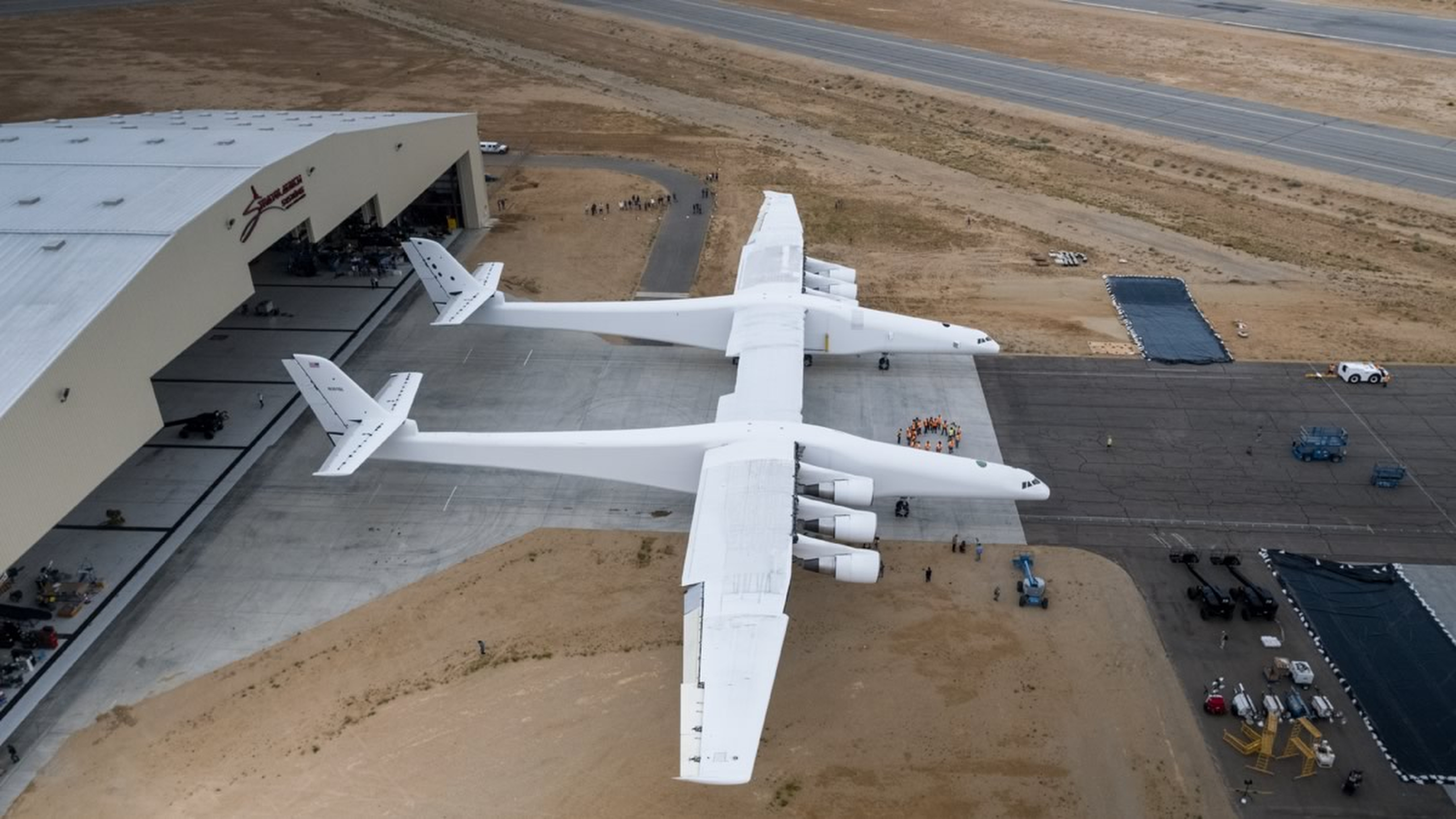 Enormous Stratolaunch aircraft rolled out for first time | KMTR