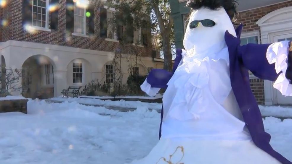 Georgetown residents enjoy the snow | WPDE