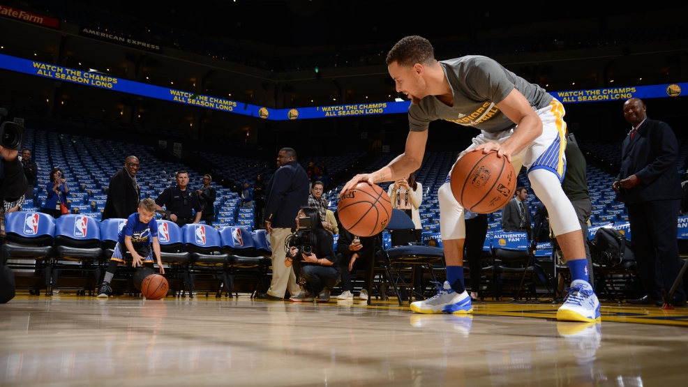 Local hoops phenom takes the court with idol Steph Curry | WJLA